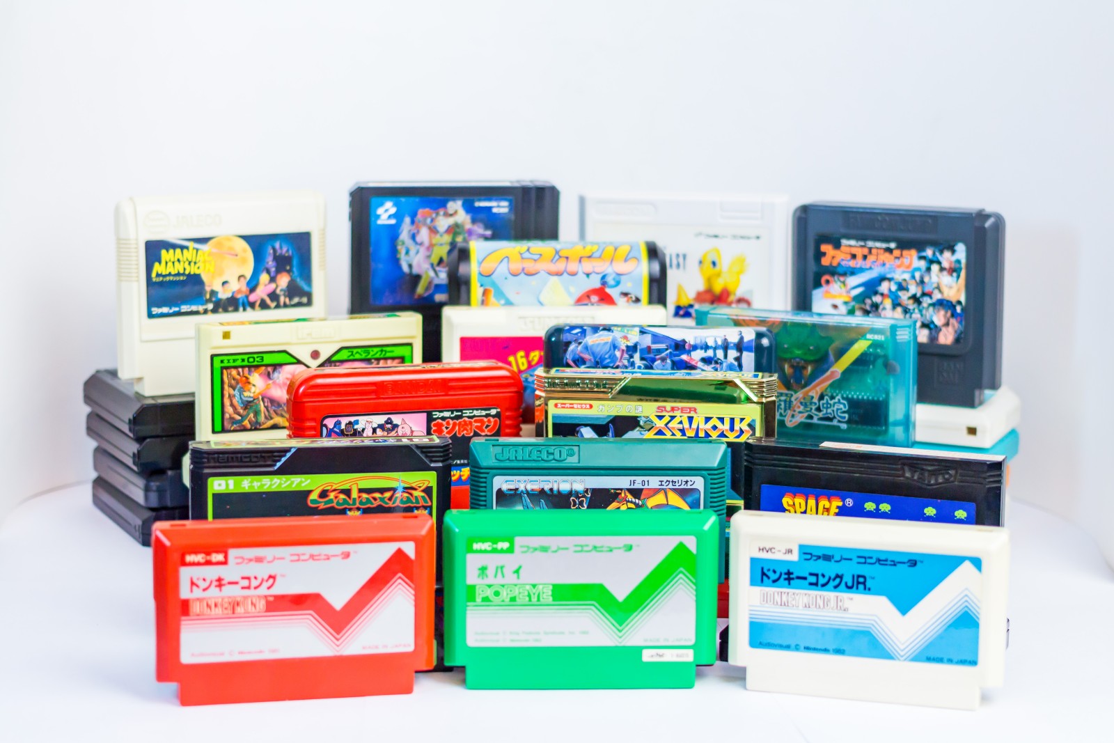 Эстетика Famicom картриджей - Retrodrom Games